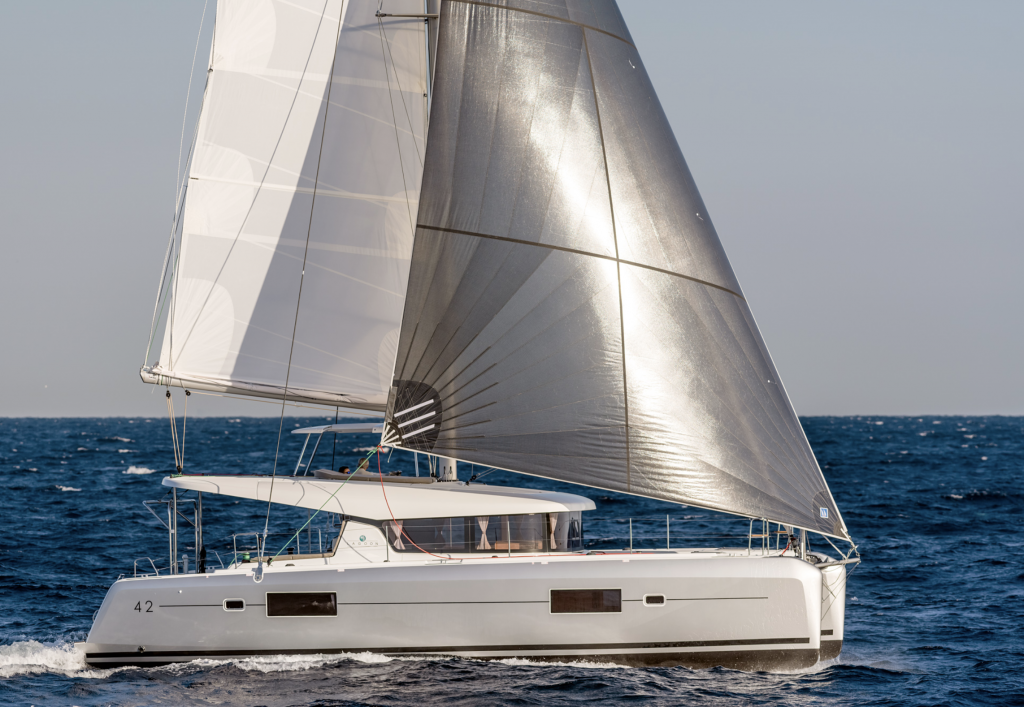 Catamaranes Valencia | Papillon Charter - Alquiler de barcos. Veleros y ...